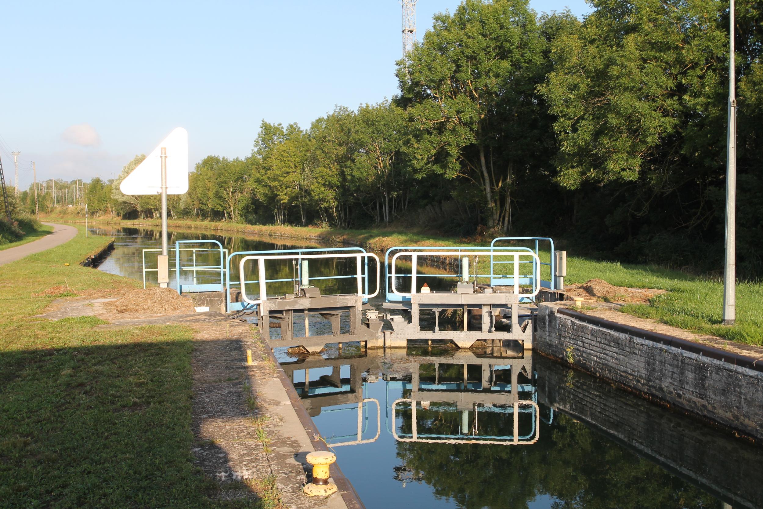 Sluis 24 Ecrouves | Binnenvaart in Beeld